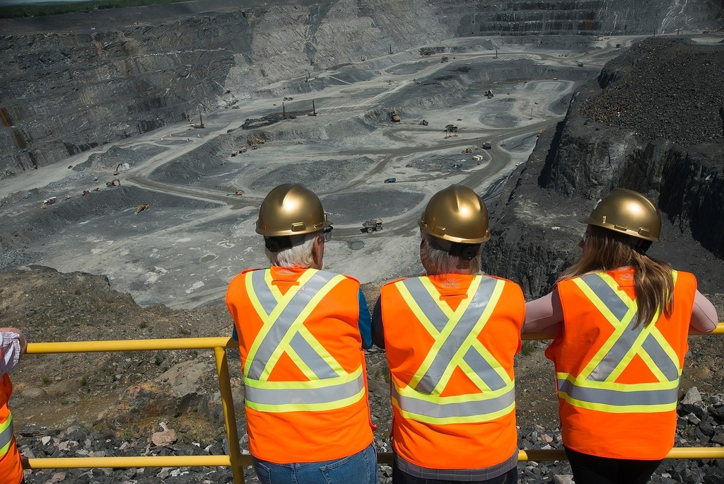 Museum and Canadian Malartic mine - Musée Minéralogique de l'Abitibi ...